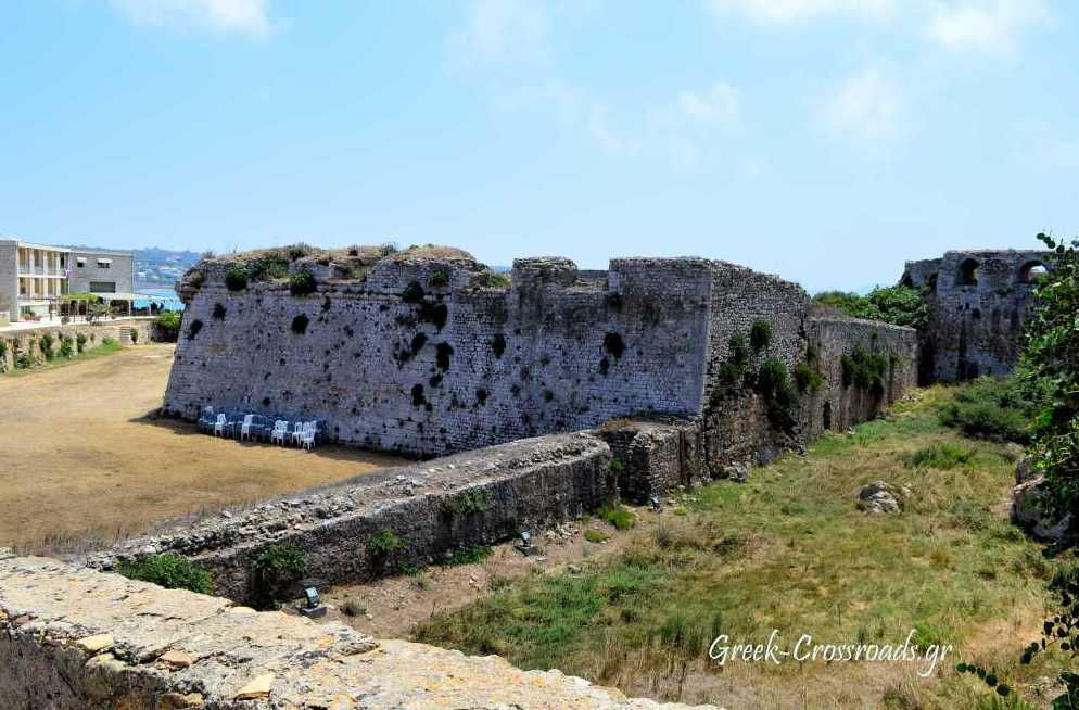 Το επιβλητικό κάστρο της Μεθώνης • Μεσσηνία Greek-CrossRoads