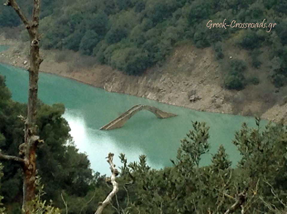 (Ελληνικά) Manolis' old stone bridge